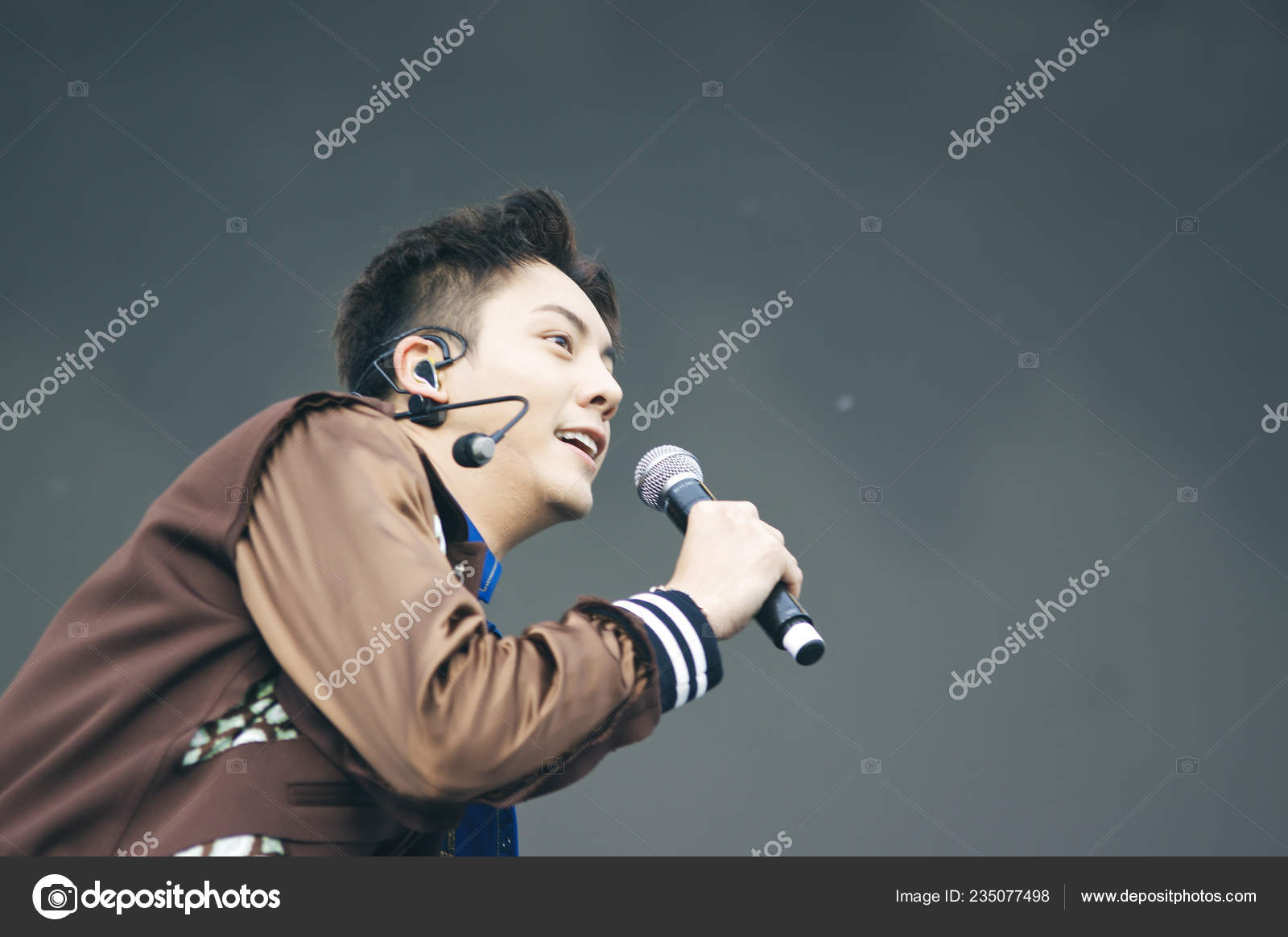 Hong Kong Singer William Chan Performs Country's First Grammy Festival ...