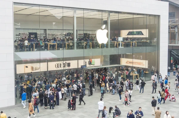 Apple store queue Stock Photos, Royalty Free Apple store queue Images ...