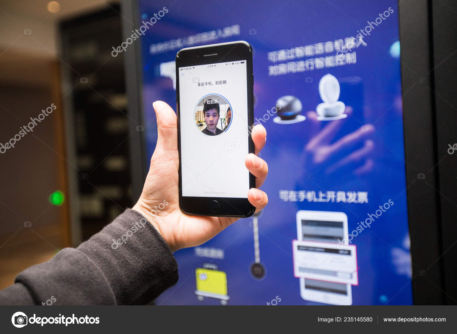 Chinese Man His Card Him Uses Electronic Card Mobile Payment — Stock ...