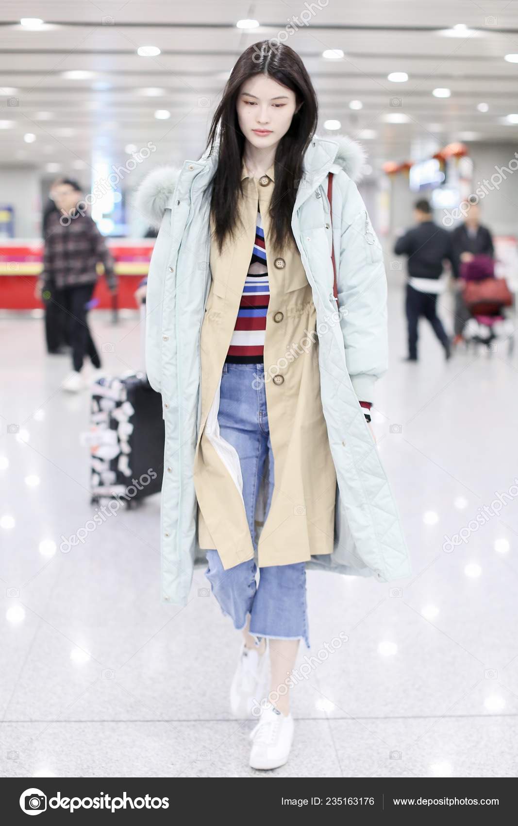 Chinese Model Sui Pictured Beijing Capital International Airport ...