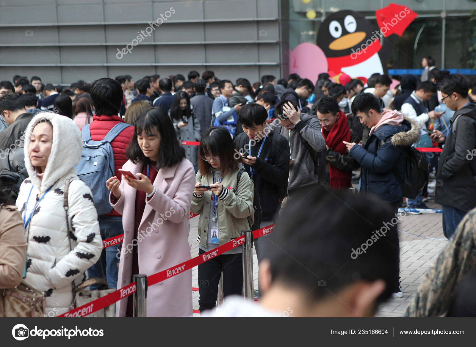 Employees Chinese Internet Giant Tencent Queue Get Hongbao Red ...