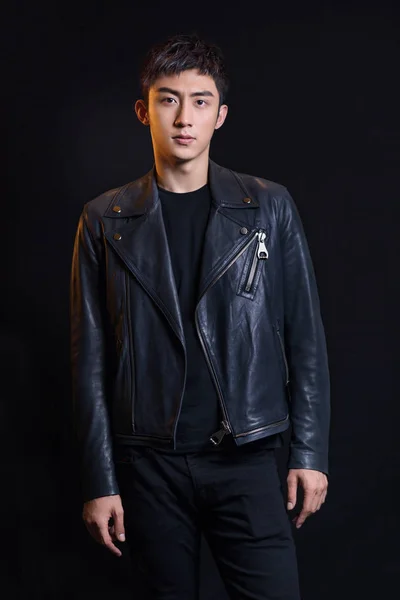 El actor y modelo chino Huang Jingyu, también conocido como Johnny ...
