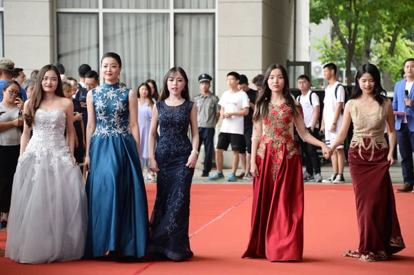 Students Who Dressed Walk Red Carpet Graduation Ceremony Held Jinan ...