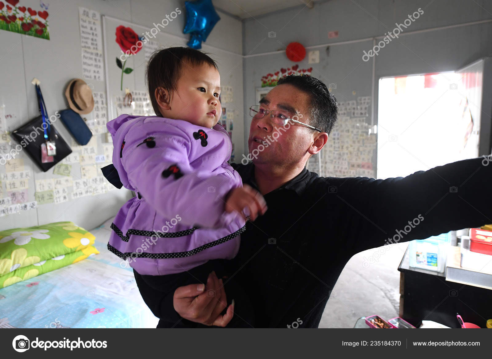 Two Year Old Chinese Prodigy Named Meiqi Reads Characters Posted ...
