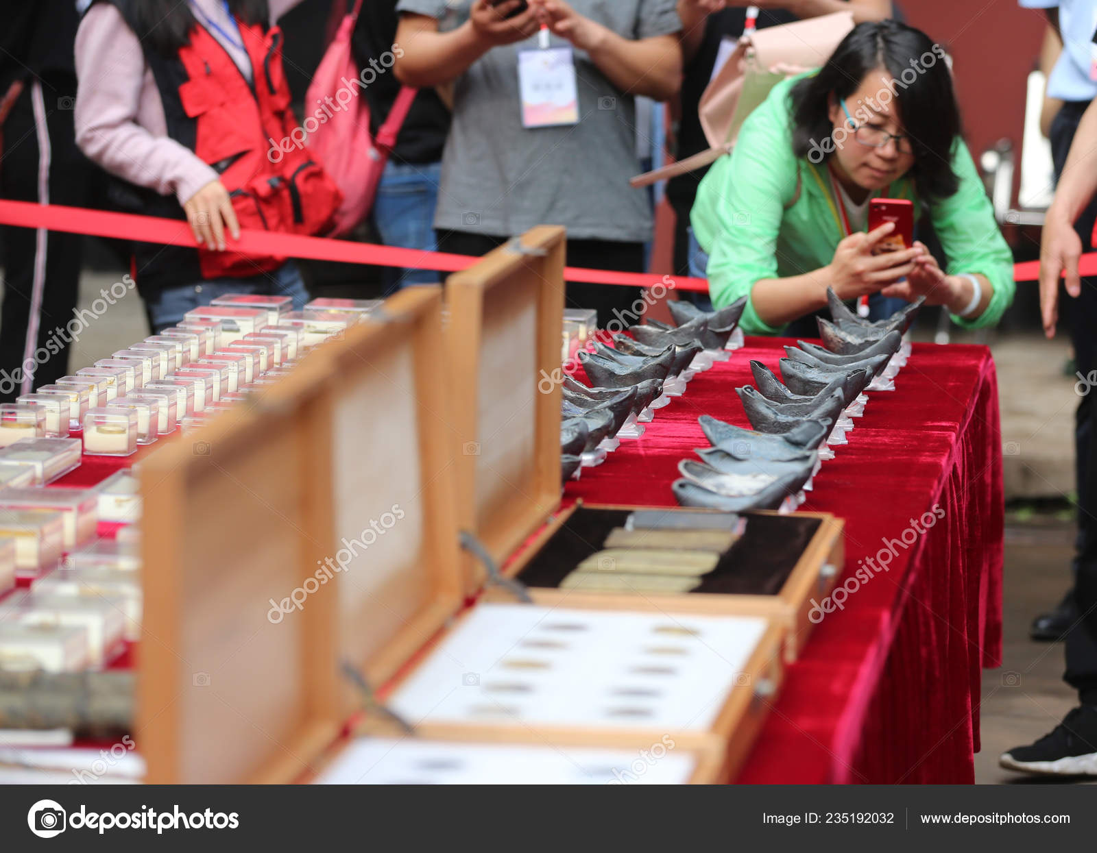 Chinese Journalist Takes Photos Silver Ingots Unearthed Sunken Boats ...