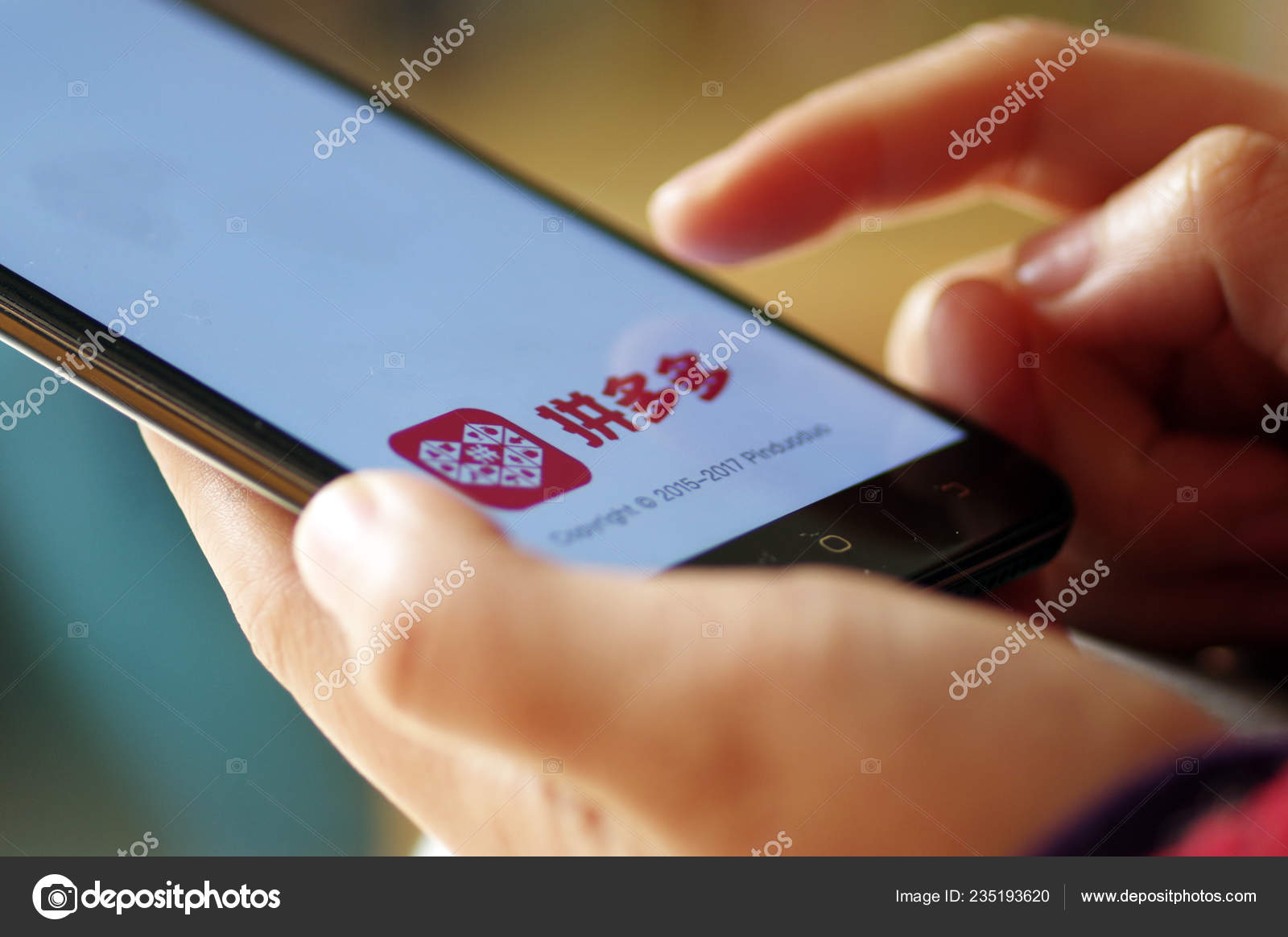 Chinese Mobile Phone User Uses Mobile App Chinese Social Media — Stock ...