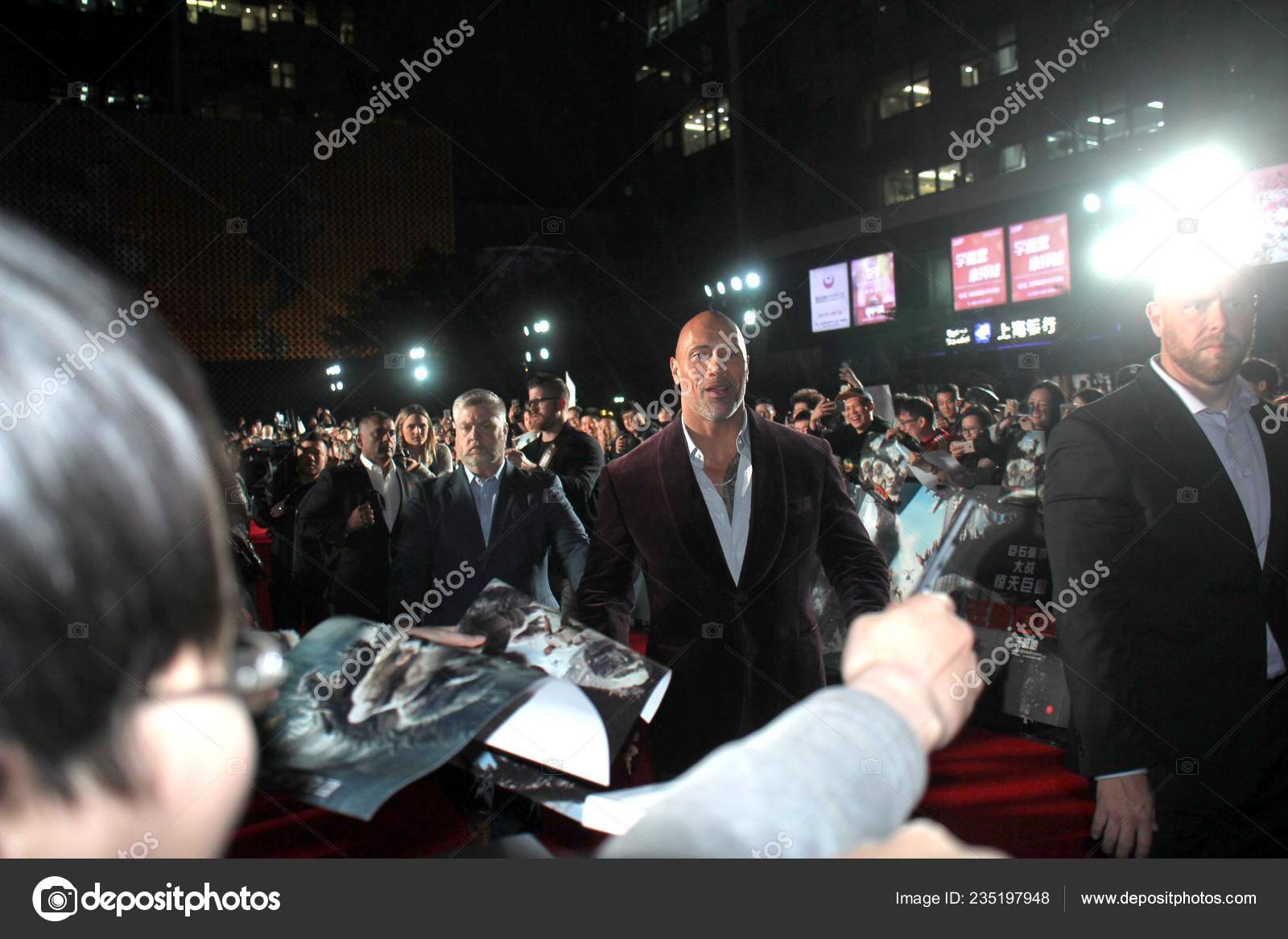 American Actor Dwayne Johnson Signs Autographs Fans Arrives Red Carpet ...