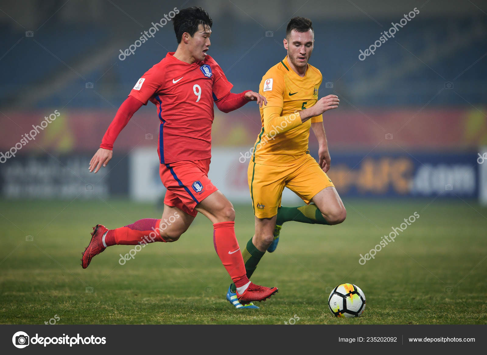Lee Keun Left South Korea Kicks Ball Make Pass Aleksandar — Stock Editorial Photo © ChinaImages ...