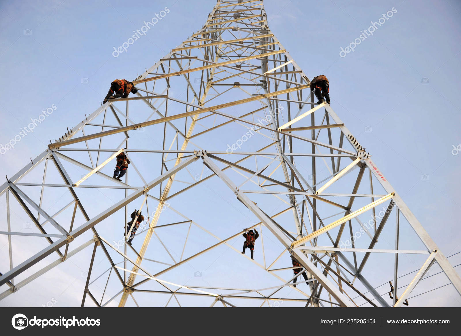 Chinese Workers Install Electricity Pylon Freezing Temperatures Degrees ...