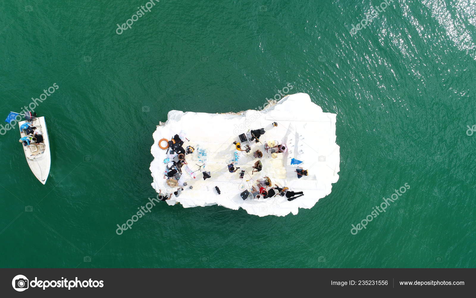 Young Chinese People Stage Artificial Floating Ice Called Cheers Bar ...