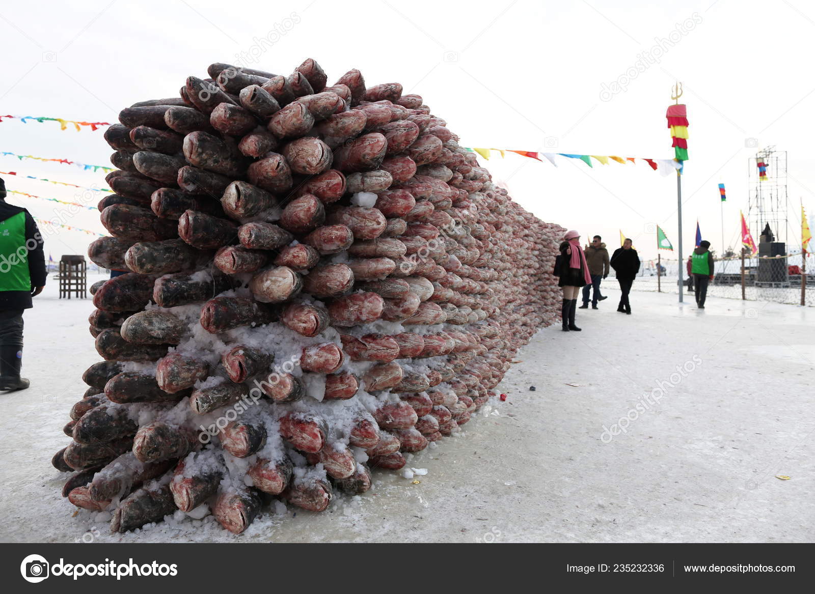 Tourists Look Meter Long Fish Wall Composed More 000 Fishes — Stock ...
