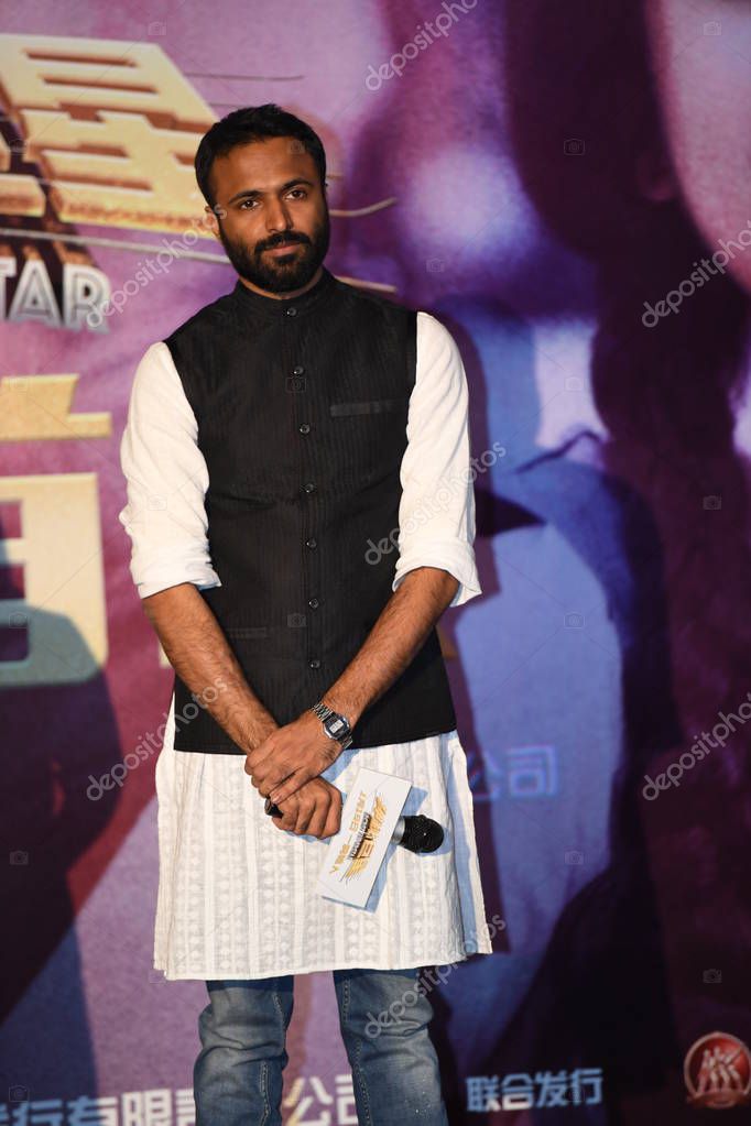 El director indio Advait Chandan asiste a un evento de estreno para la ...