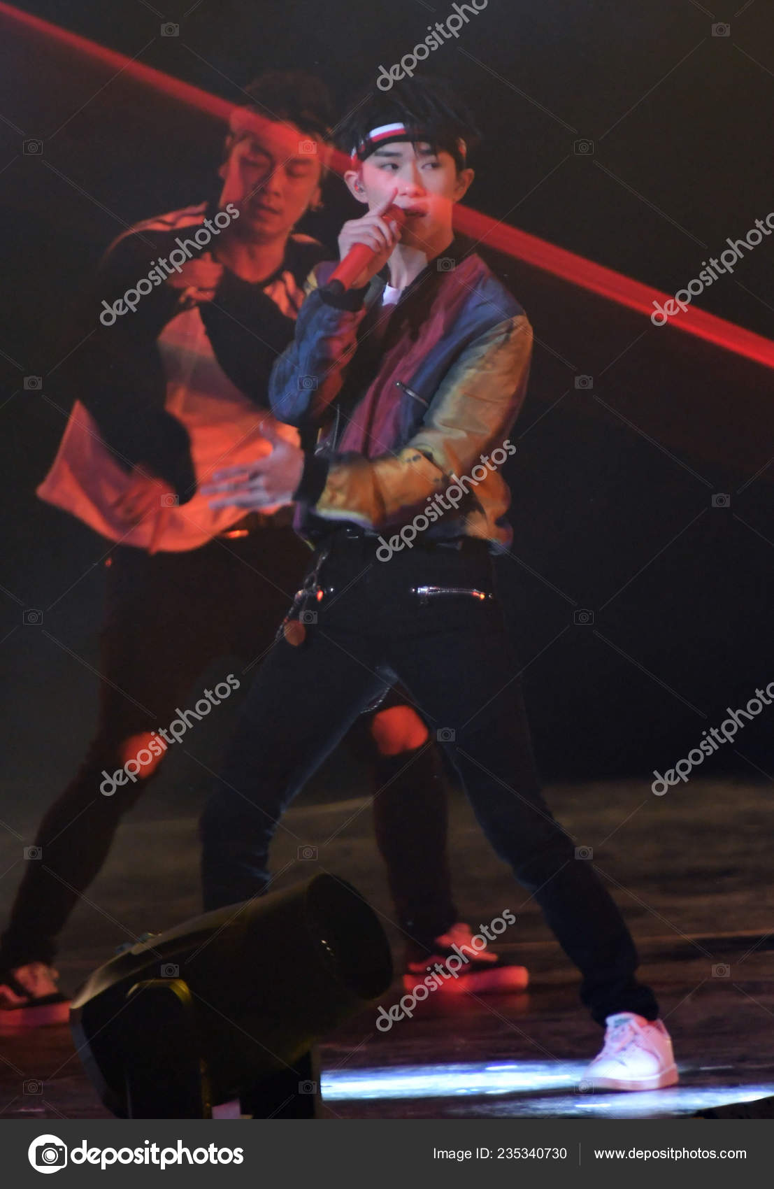 Jackson Yee Yangqianxi Chinese Boy Group Tfboys Performs 11Th Migu ...