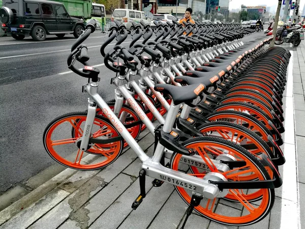 Imágenes de Asian amatuer vbikes libres de derechos | Depositphotos
