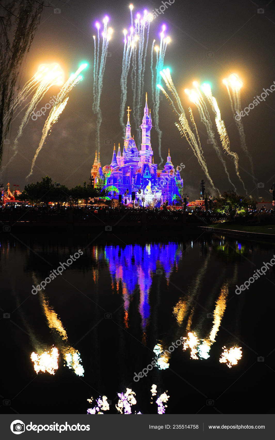 Fireworks Explode Disney Castle Shanghai Disneyland Shanghai Disney ...