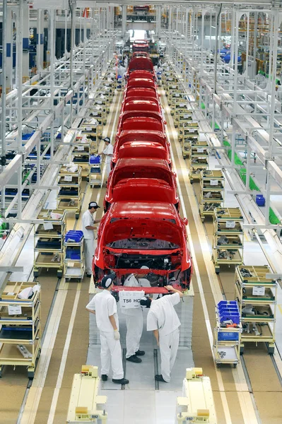 Chinese Workers Assemble Premium Sedans Assembly Line Auto Plant Daqing ...