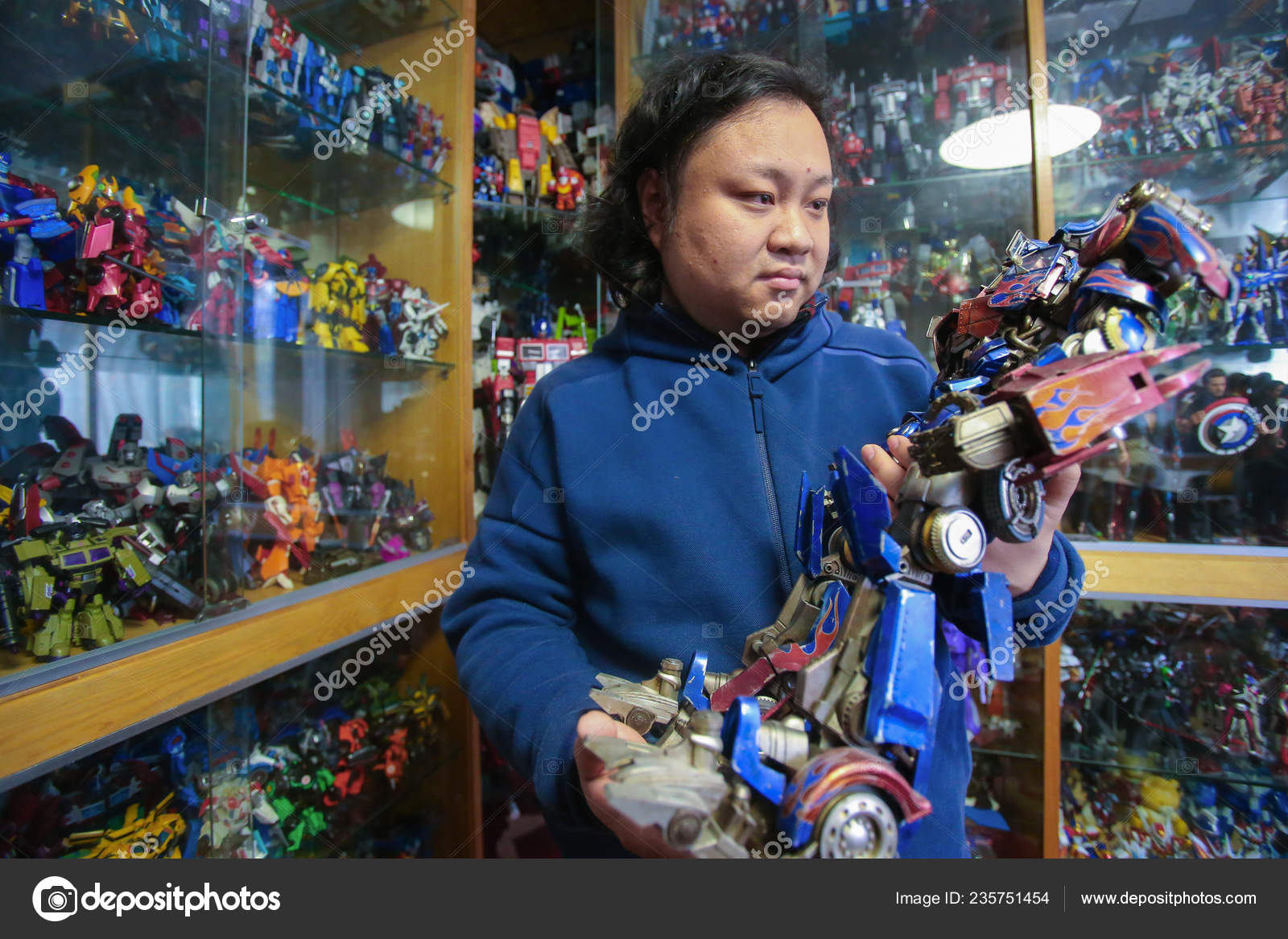Chinese Transformers Fan Wang Geng Shows Model Transformer His Home ...