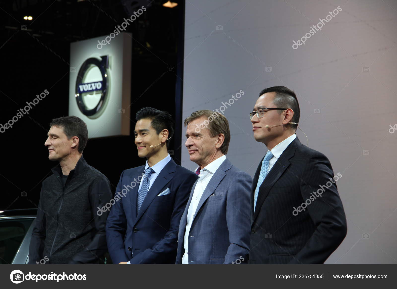 Taiwanese Actor Eddie Peng Second Left Hakan Samuelsson Second Right ...