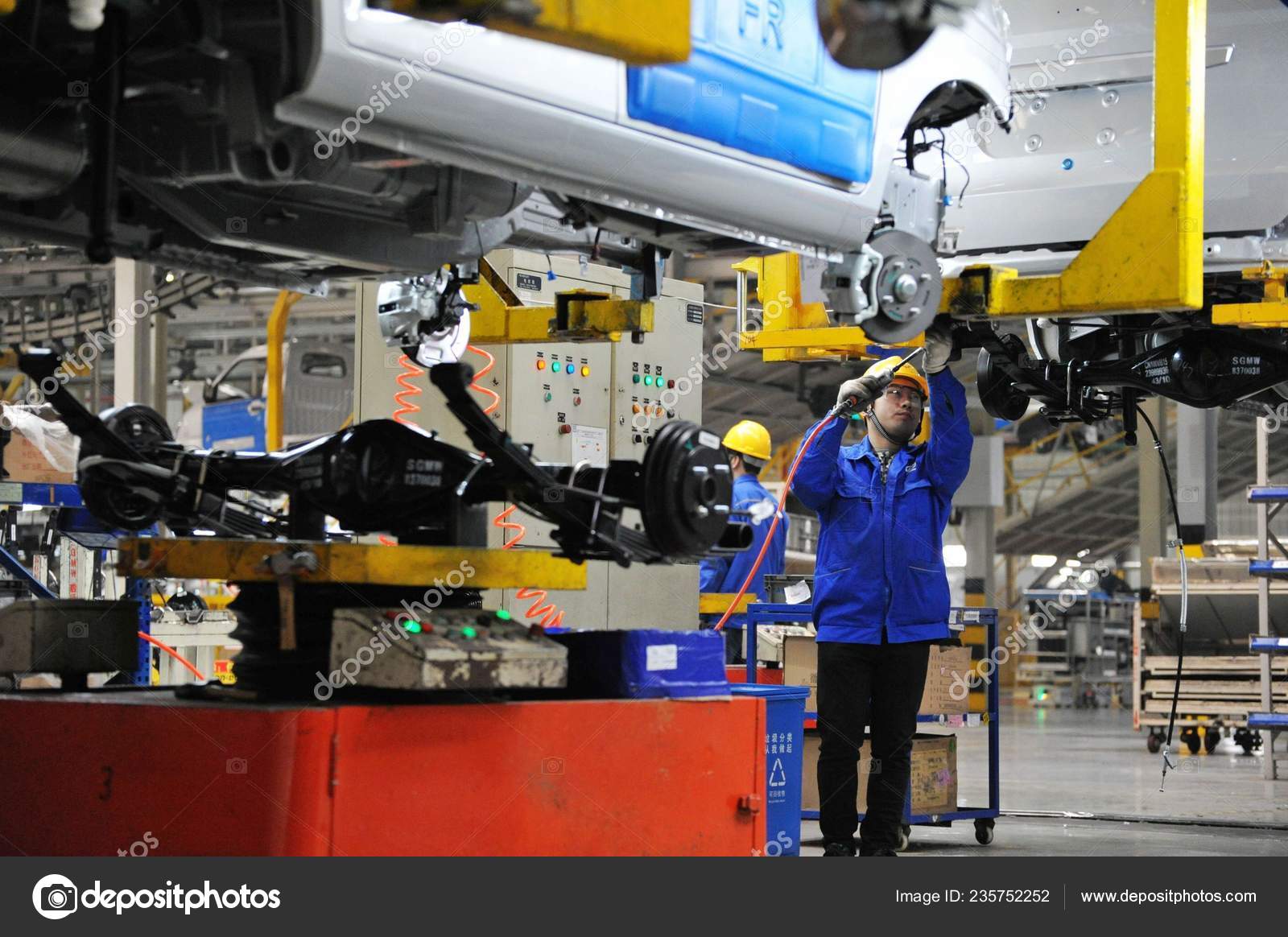 Chinese Worker Assembles Cars Assembly Line Auto Plant Sgmw Saic ...