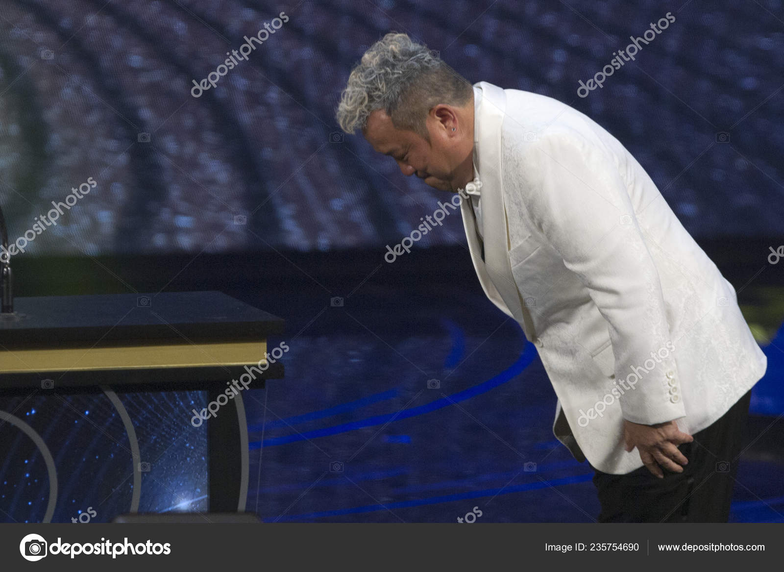 Actor Hong Kong Eric Tsang Inclina Tras Ganar Premio Mejor — Foto ...