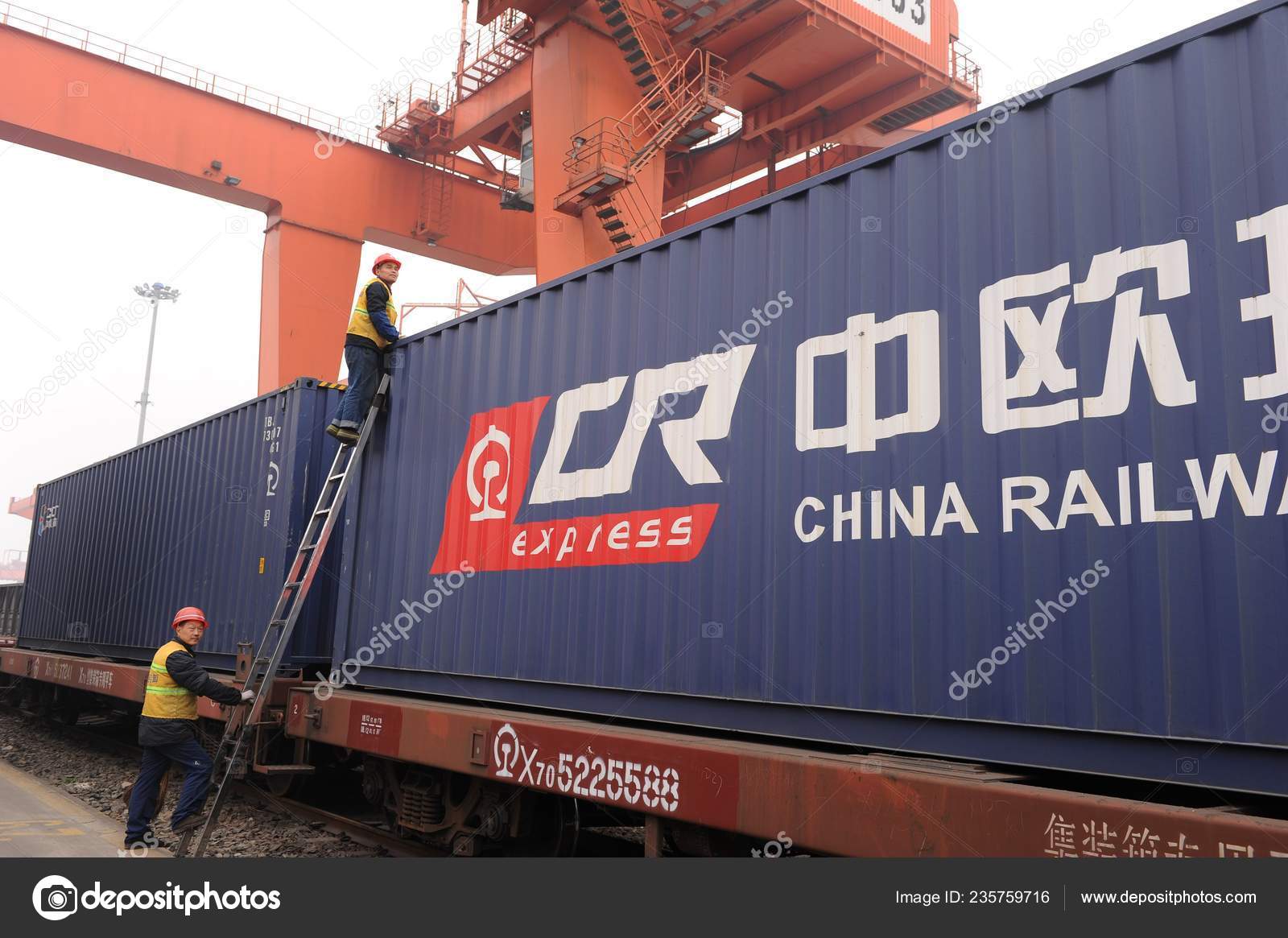 Chinese Workers Check Container China Railway Express Railway Station ...