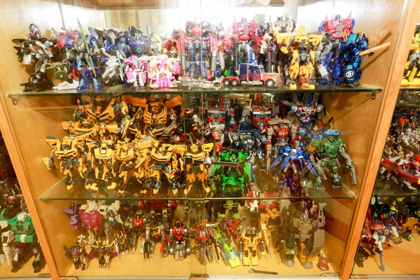 Chinese Transformers Fan Wang Geng Shows Model Transformer His Home ...