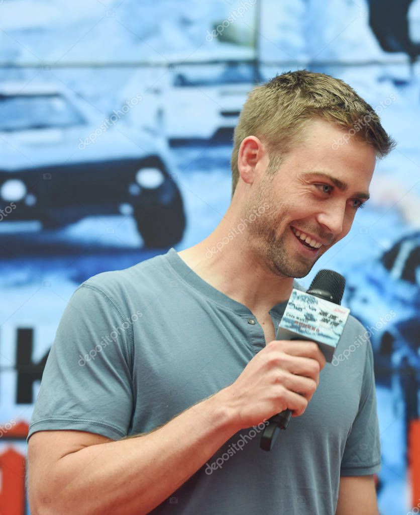 El actor estadounidense Cody Walker asiste a una conferencia de prensa ...