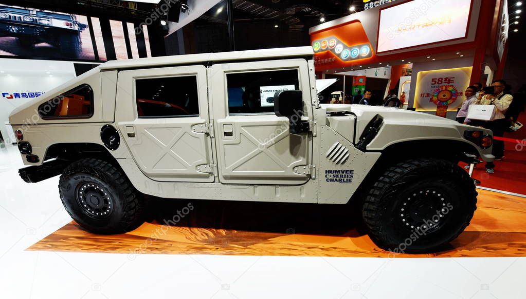 Una Humvee C-Series se exhibe durante la 17ª Exposición Internacional ...