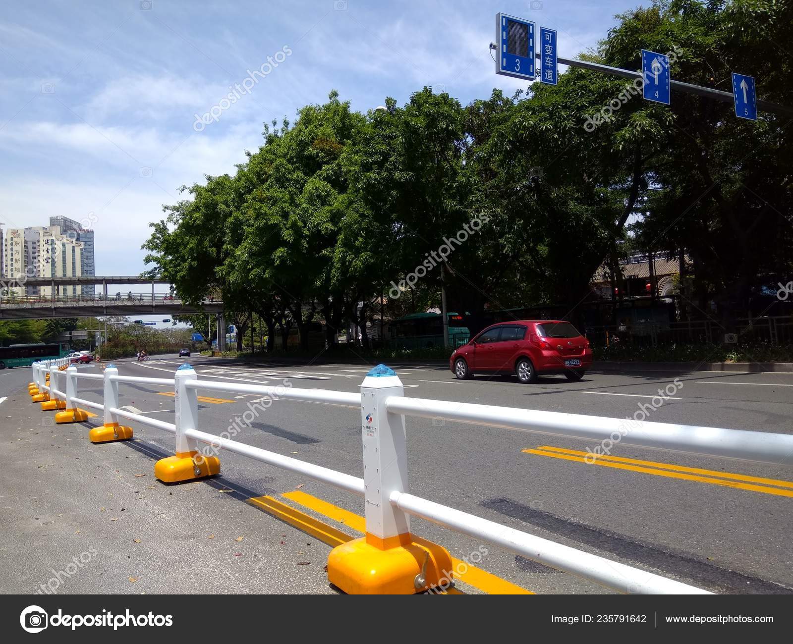 Vehicles Drive Reversible Lane Guardrail Controlled Remote Control ...