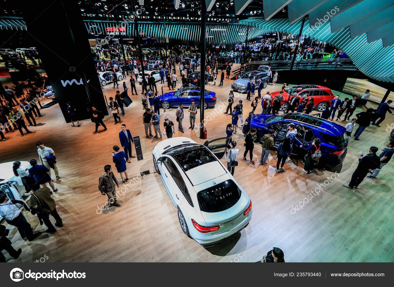 People Visit Stand Mercedes Benz 17Th Shanghai International Automobile ...