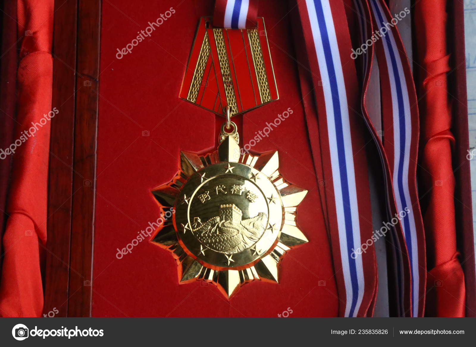 Year Old Chinese Man Huang Dafa Persuading Leading Villagers Chisel ...