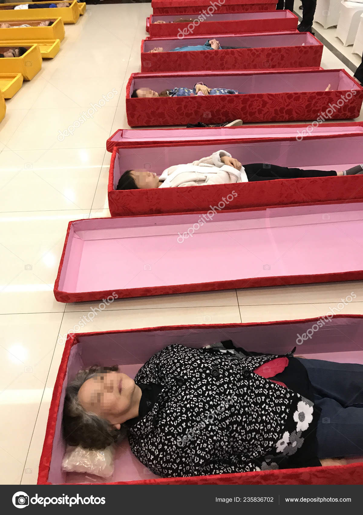 Chinese Participants Lie Coffin Paper Boxes Event Experiencing Death ...