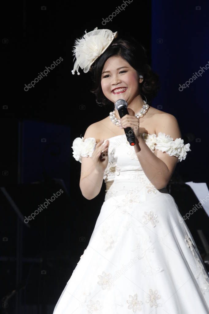 La cantante tailandesa Vanatsaya Viseskul, más conocida por Little Teresa teng o Deng Lijun, un ...