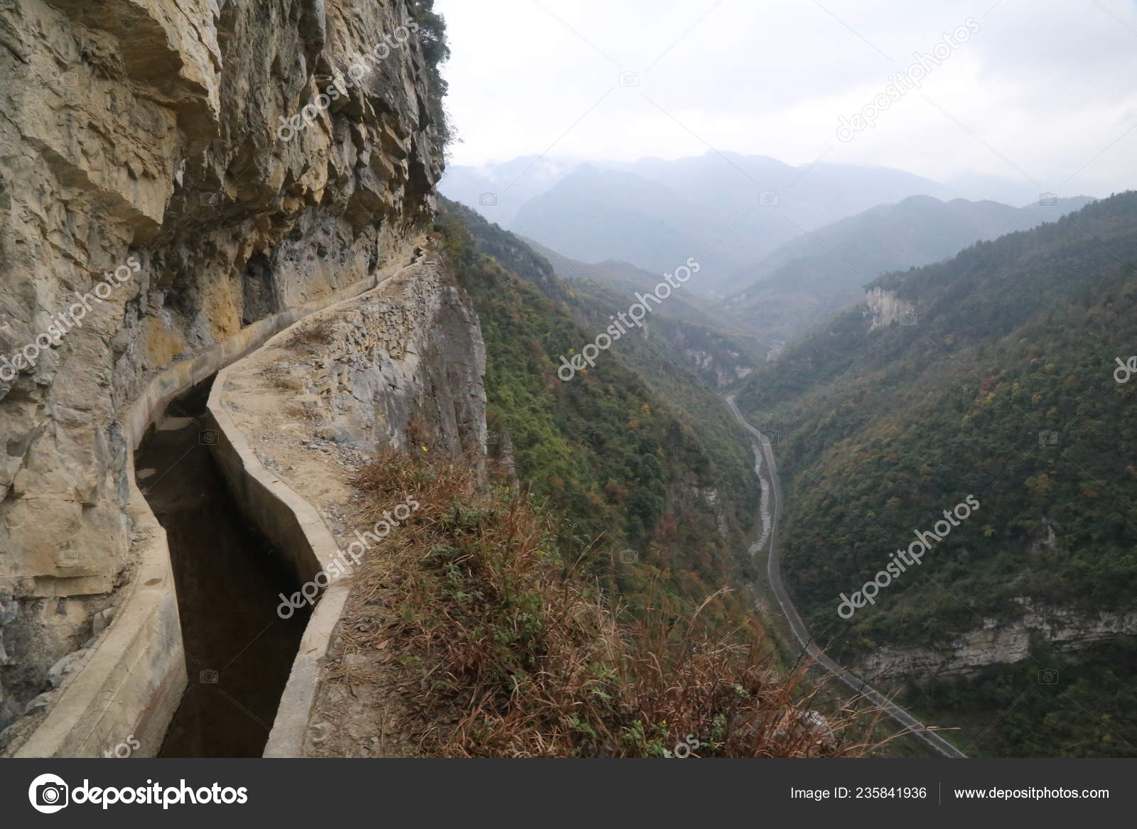 Vista Canal Agua Largo Acantilados Construidos Por Chino Huang Dafa ...