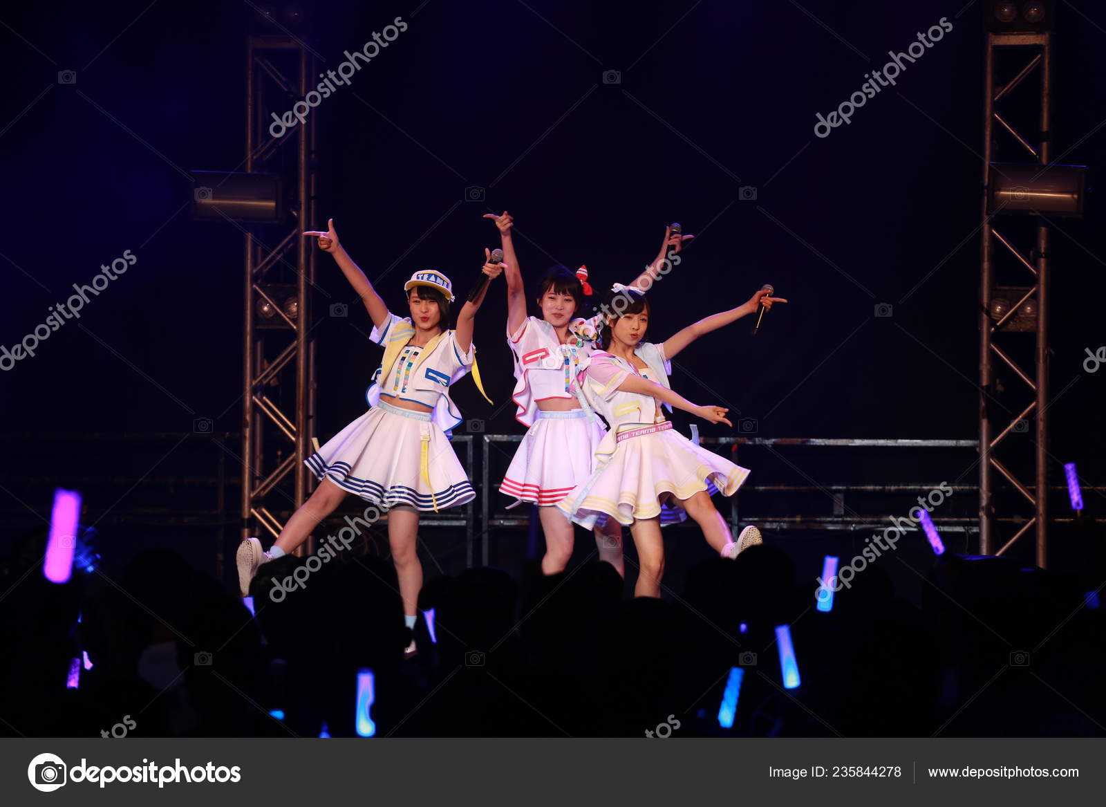 Left Nanami Yamada Rin Okabe Yui Oguri Japanese Idol Girl — Stock Editorial Photo © ChinaImages ...