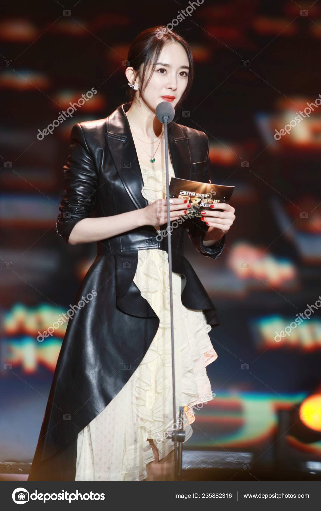 Chinese Actress Yang Speaks Awards Ceremony Held China Literature Group — Stock Editorial Photo ...