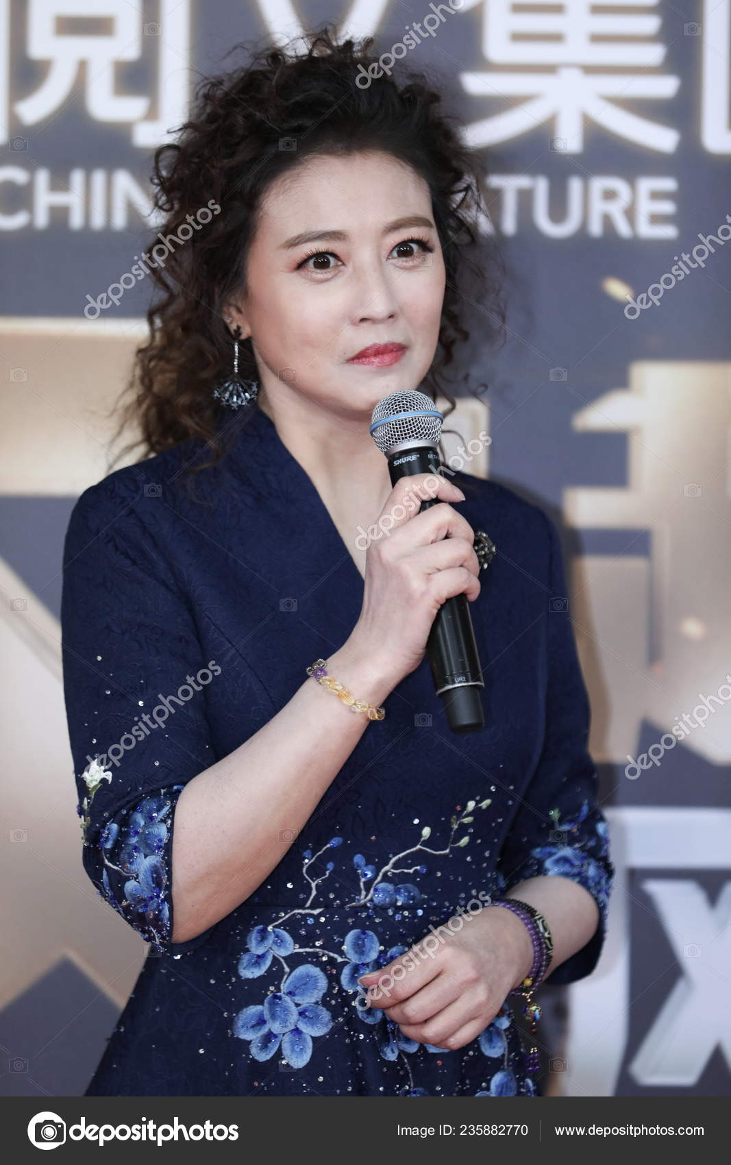 Hong Kong Actress Kathy Chow Hoi Mei Poses She Arrives – Stock Editorial Photo © ChinaImages ...