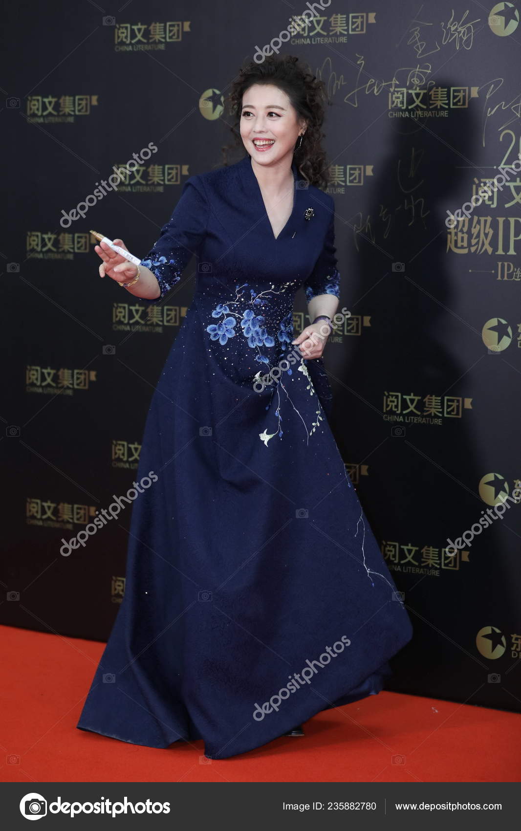 Hong Kong Actress Kathy Chow Hoi Mei Poses She Arrives – Stock ...