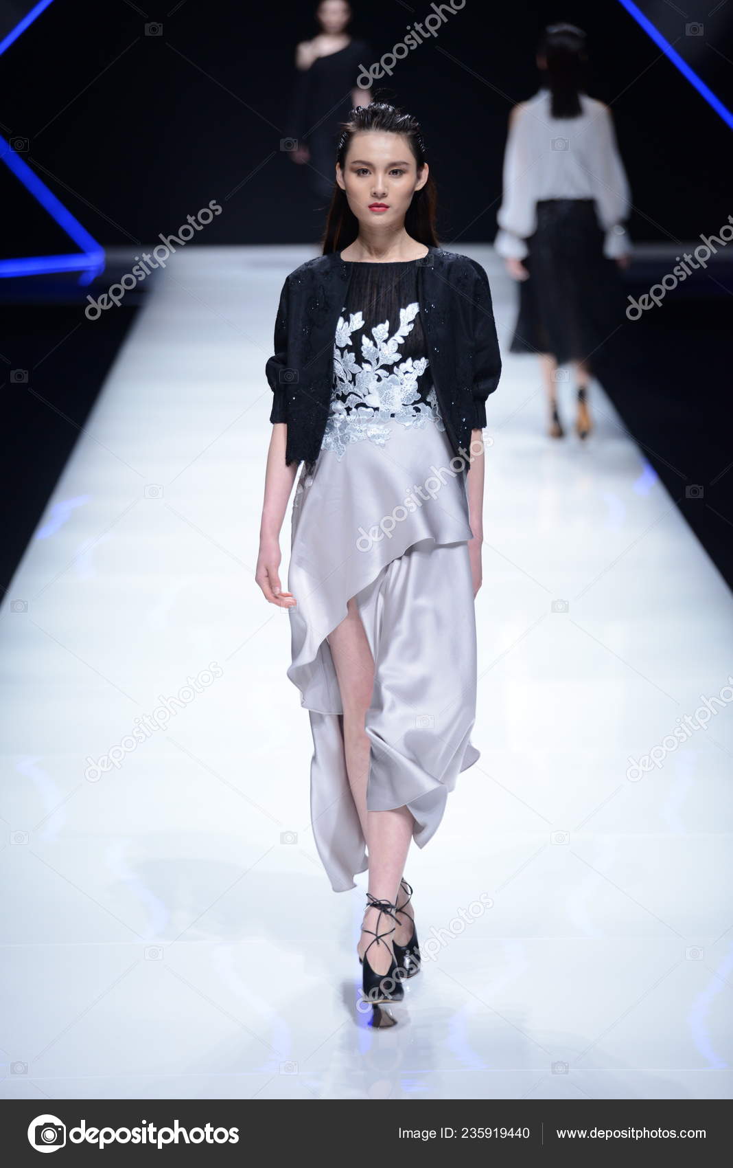 Model Displays New Creation Asahi Kasei Chinese Fashion Designer ...