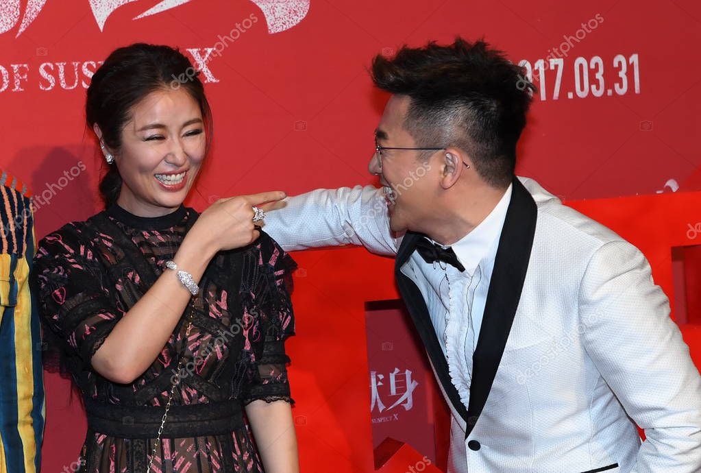 La actriz taiwanesa Ruby Lin, a la izquierda, interact a con el actor y director Alec Su en el ...