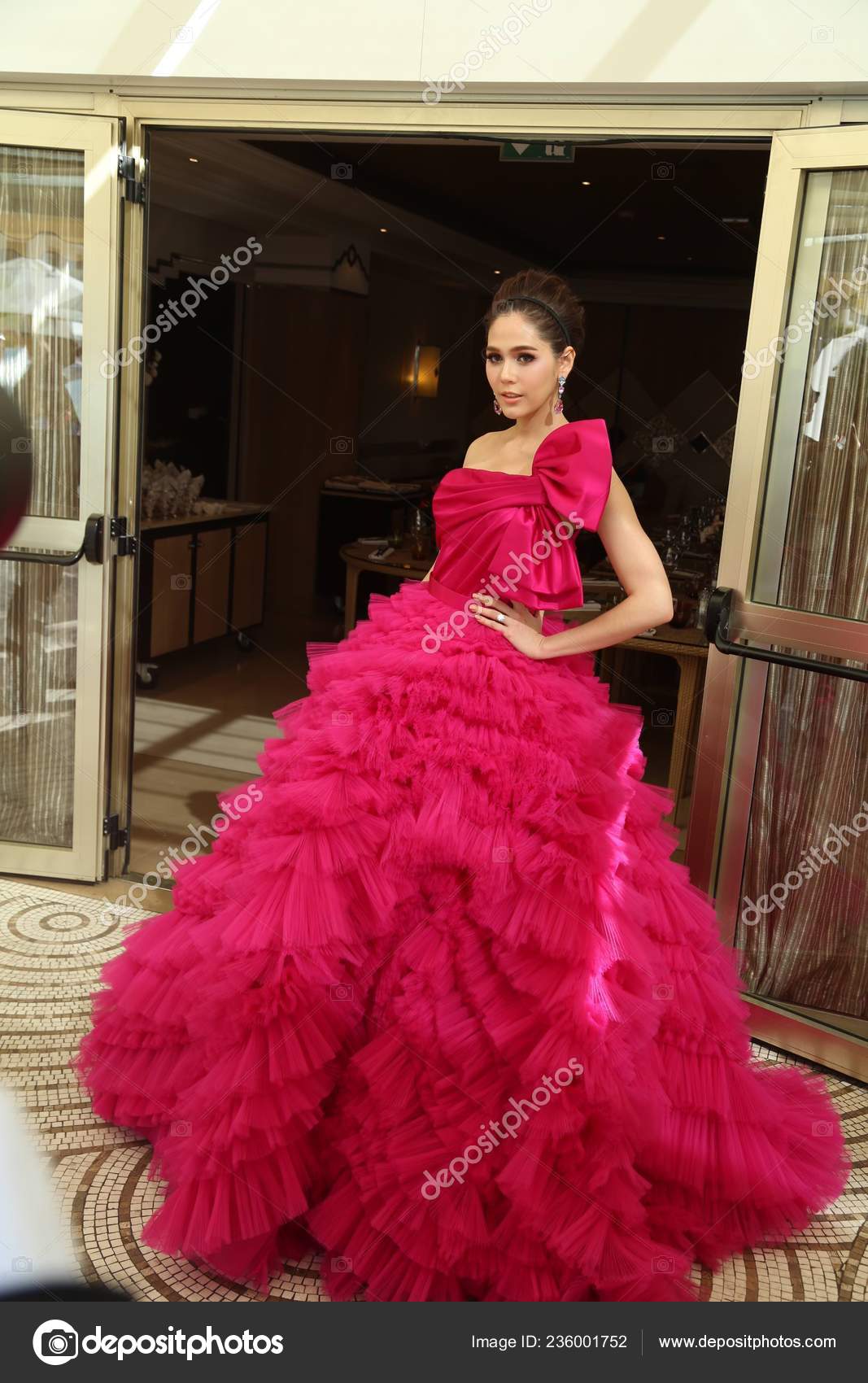 Chompoo Araya Hargate Wedding Araya Alberta Hargate Hi Res Stock