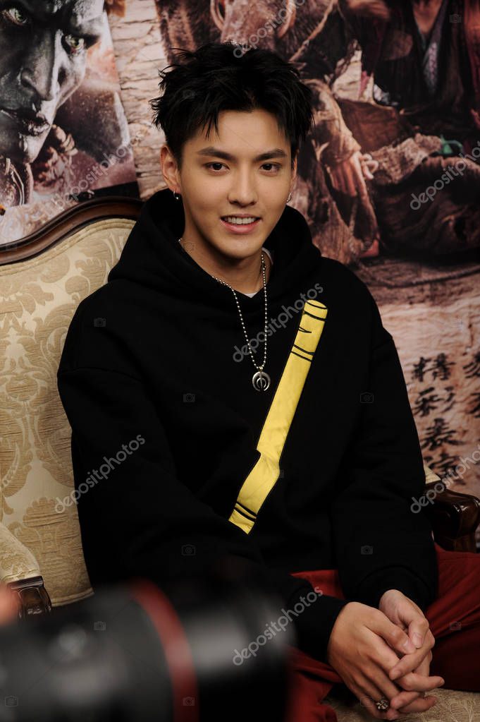 El actor chino Kris Wu posa en una conferencia promocional para su ...