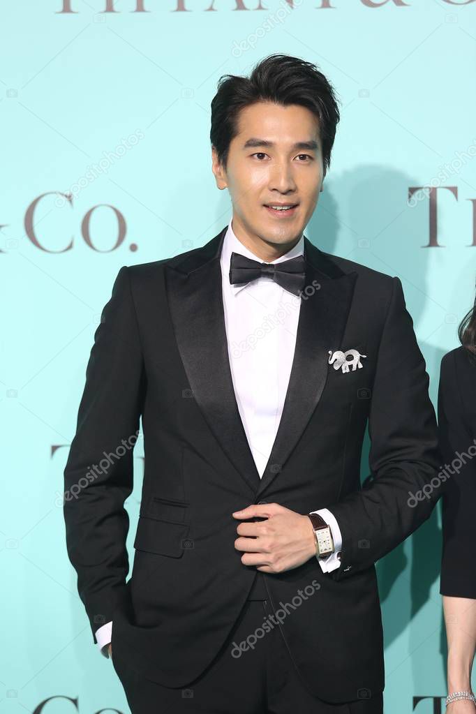 El actor taiwanés-canadiense Mark Chao llega a un evento de moda para ...