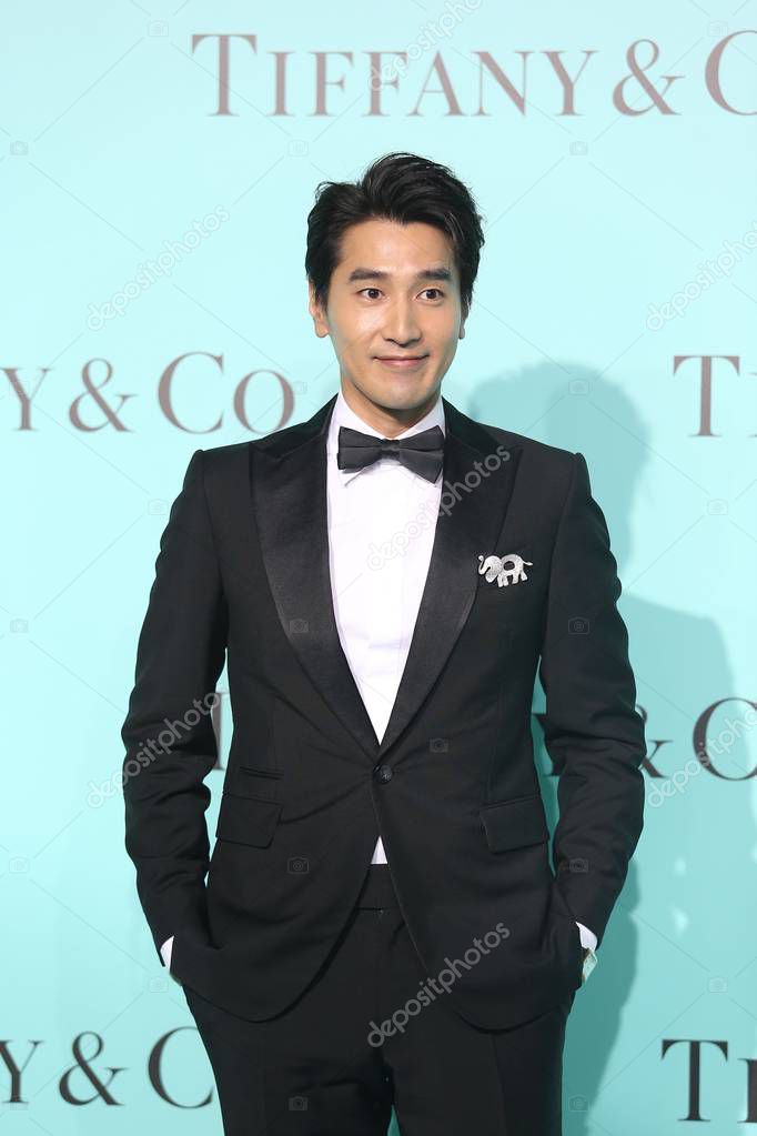 El actor taiwanés-canadiense Mark Chao llega a un evento de moda para ...