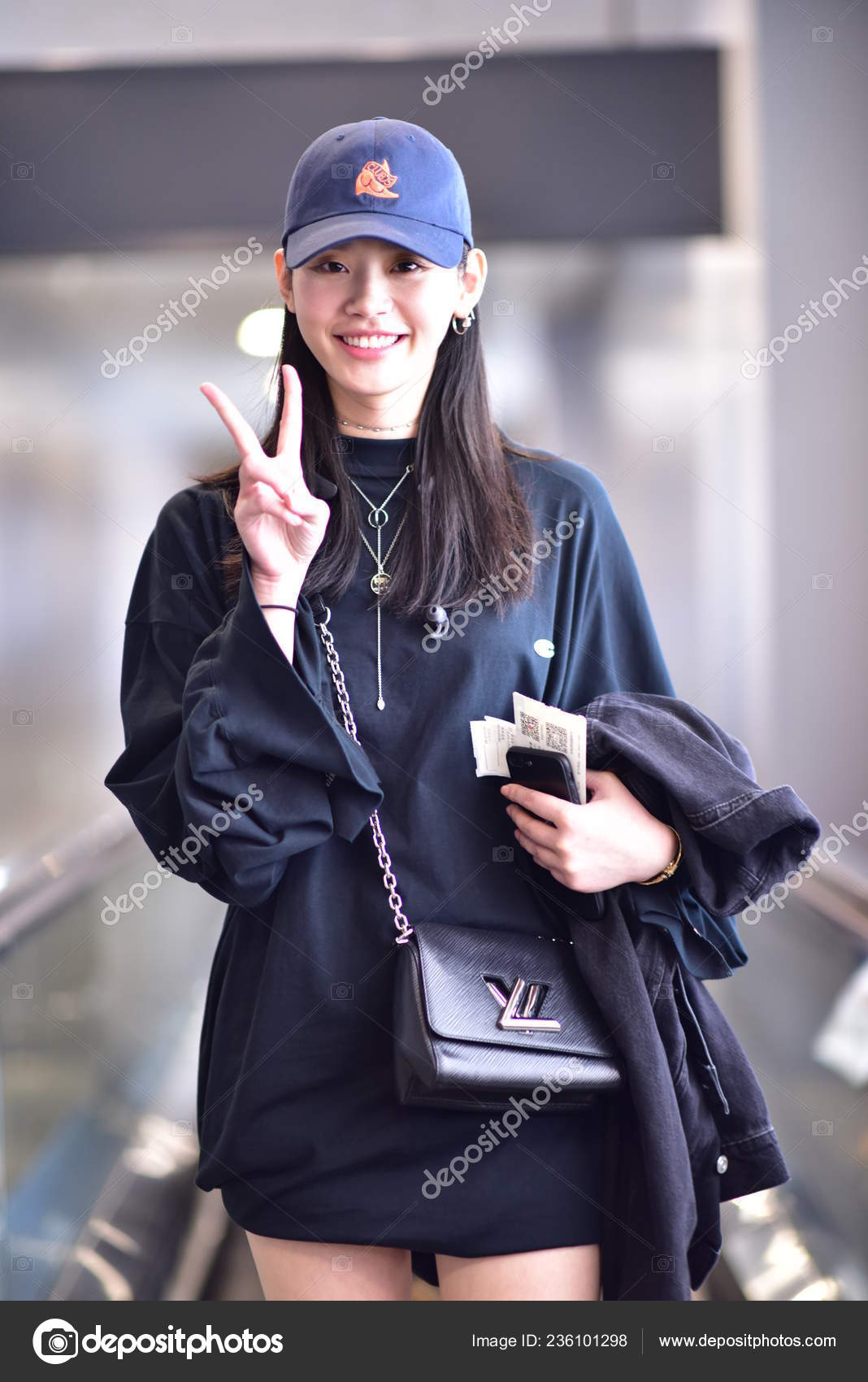 Chinese Model Mengyao Better Known Ming Poses Shanghai Hongqiao ...