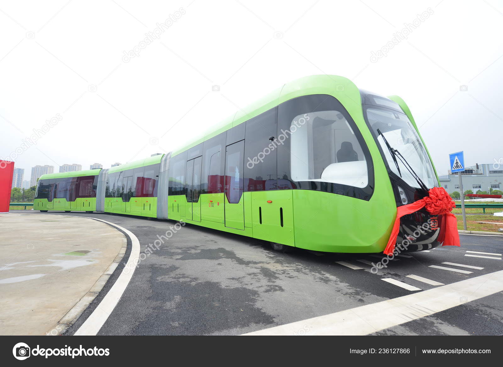 World First Railless Train Developed Crrc Zhuzhou Institute Ltd Runs ...