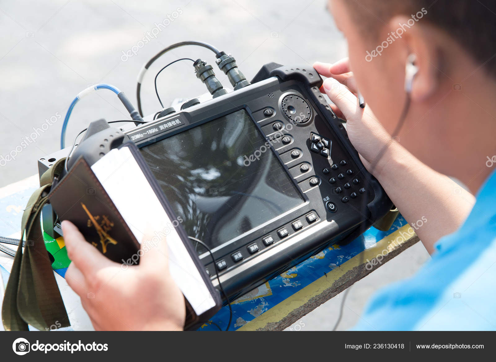 Chinese Inspector Uses Cheating Device Monitor Radio Signal 2017 ...