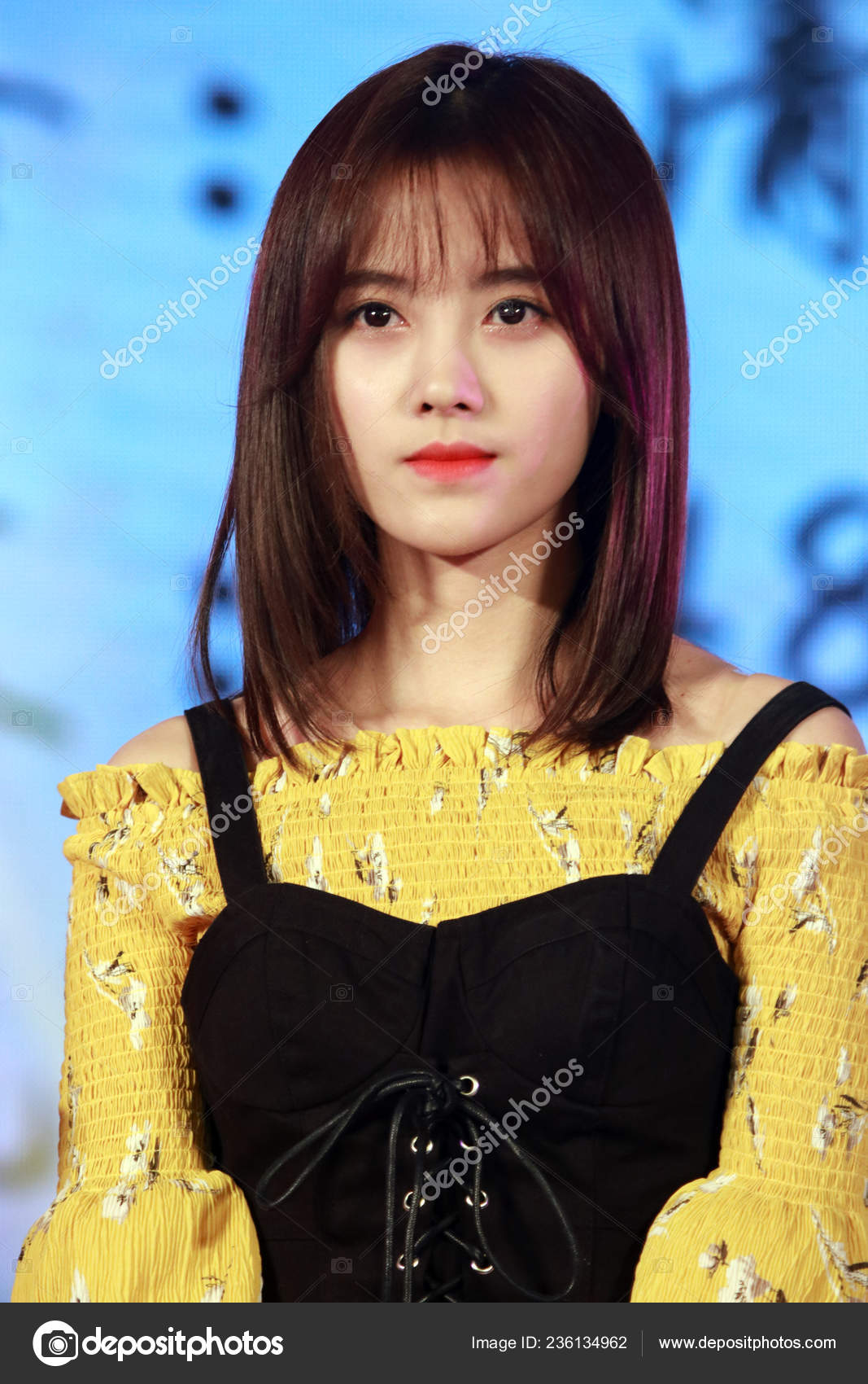 Chinese Singer Actress Jingyi Chinese Girl Group Snh48 Attends Press ...