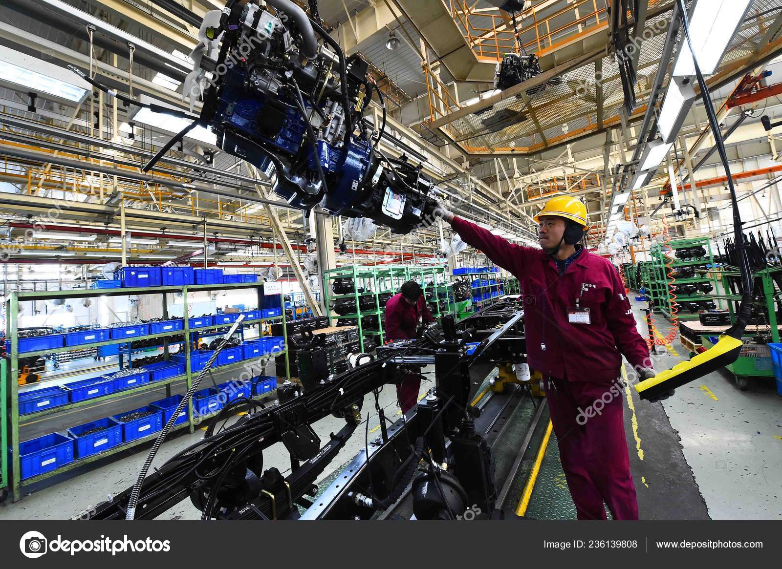 Chinese Workers Assemble Truck Assembly Line Auto Plant Weifang City ...