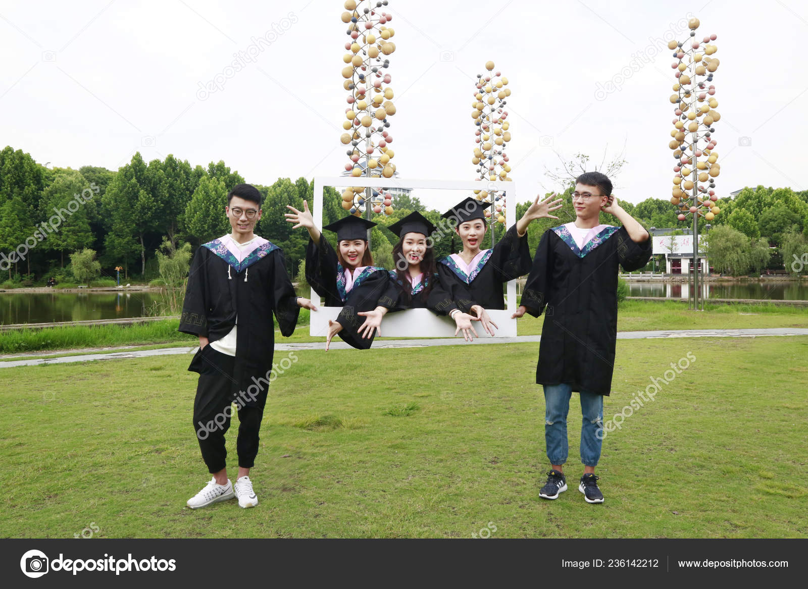 Chinese Graduates Wuhan Institute Bioengineering Pose Creative ...